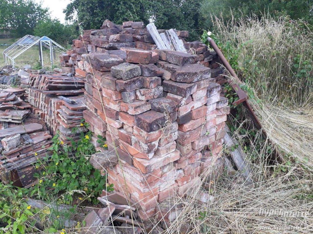 Pálené cihly a tasky - bazar - Hyperinzerce.cz