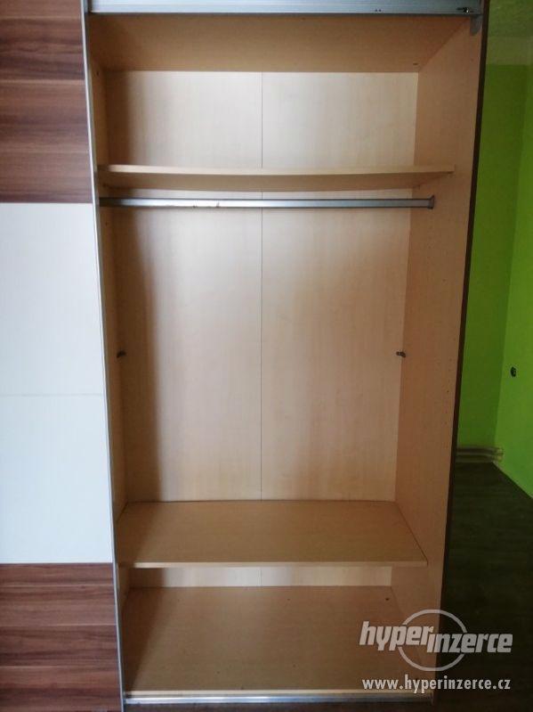 Šatní skříň (Mobelix) - bazar - Hyperinzerce.cz
