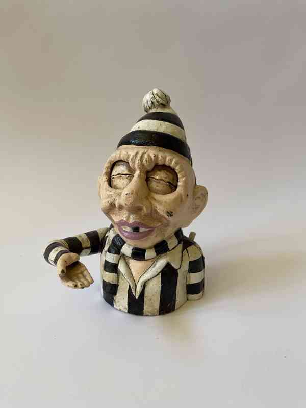 Kovová mechanická kasička - bazar - Hyperinzerce.cz