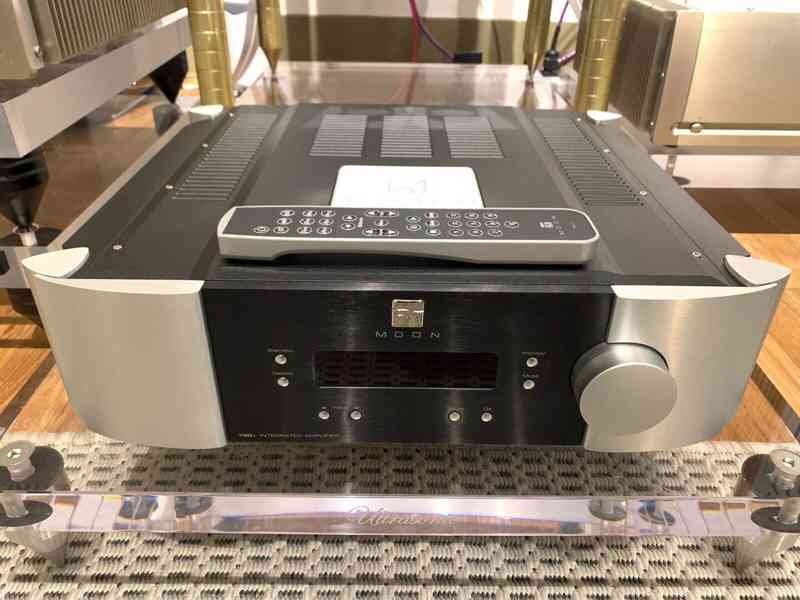 Simaudio Moon 700i V1 Stereo Integrated Amplifier - bazar - Hyperinzerce.cz