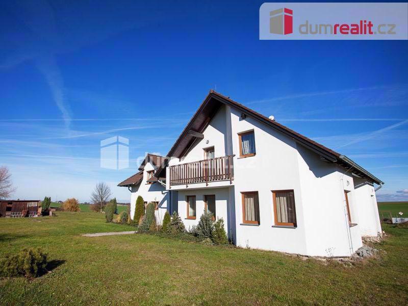 Prodej, dvougenerační rodinný dům (2+kk, 5+kk + 2x balkón) s pozemkem 2.075 m2, Dolní Třebonín ...