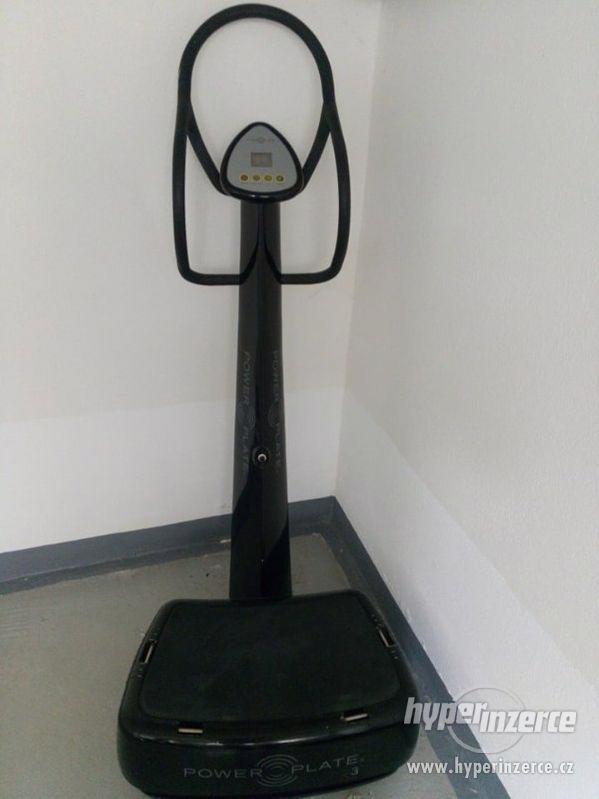 Stroj na cvičení Power Plate MY3 - bazar - Hyperinzerce.cz