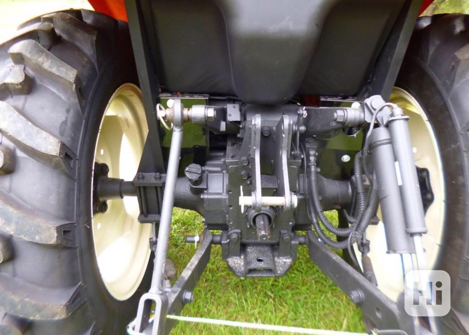 traktor Hinomoto 23N9-DiN s novým nakladačem - bazar - Hyperinzerce.cz