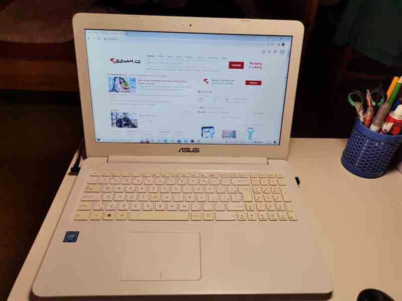 ASUS E502S - bazar - Hyperinzerce.cz