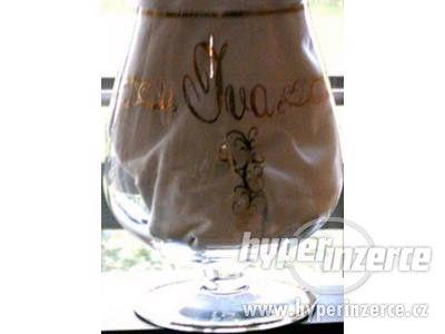 OBŘÍ ČÍŠE SE ZLATÝM NÁPISEM IVA - bazar - Hyperinzerce.cz