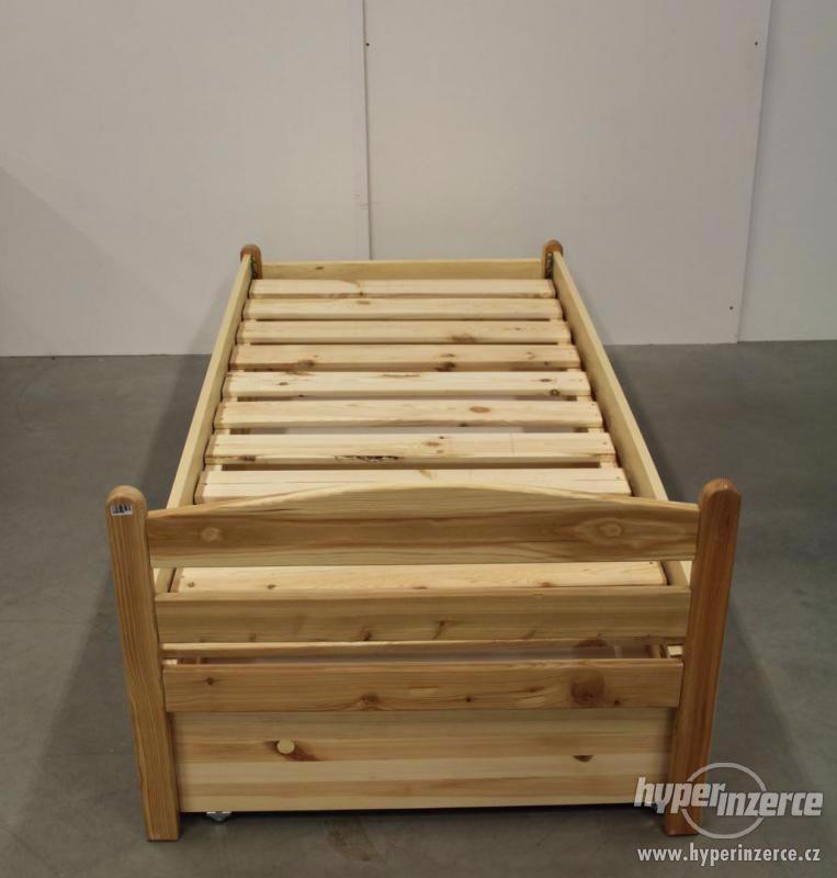 Postel masiv borovice včetně roštu a zásuvek - bazar - Hyperinzerce.cz