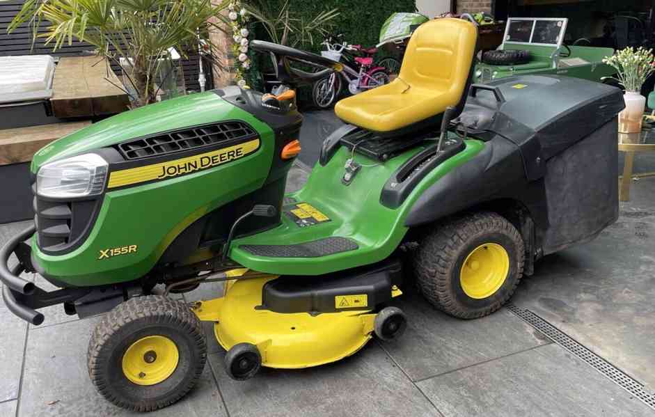 John deere X155R jezdí na sekačce na trávu - bazar - Hyperinzerce.cz