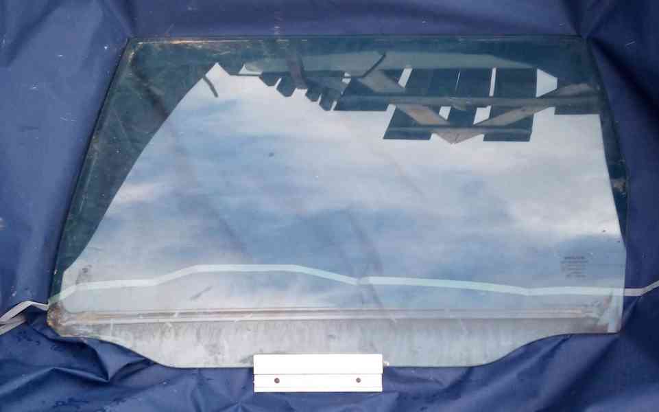 Pravé přední, obě zadní skla dveří Volvo V 70 II. - bazar - Hyperinzerce.cz