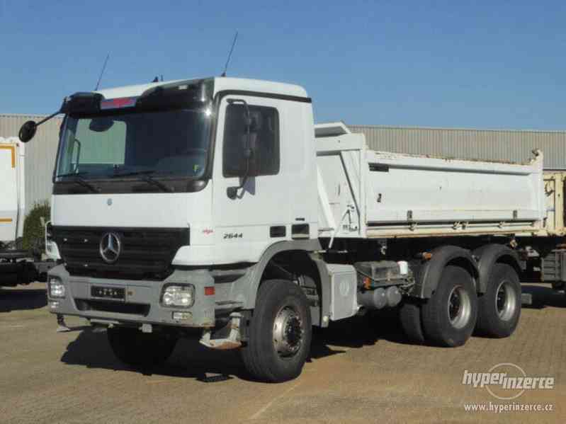 Mercedes-Benz 2644 6x6 Třístranný sklápěč - bazar - Hyperinzerce.cz
