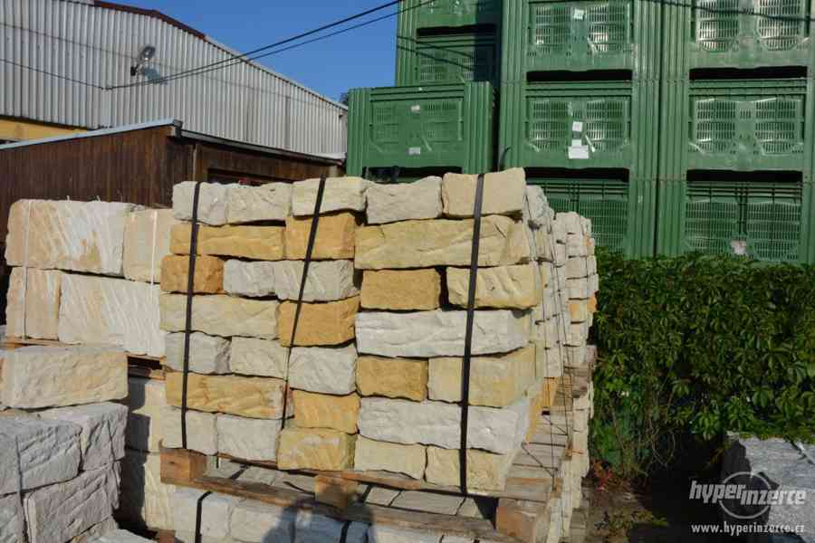 Přírodní kámen, pískovec, kvádry 10x20x40cm - bazar - Hyperinzerce.cz