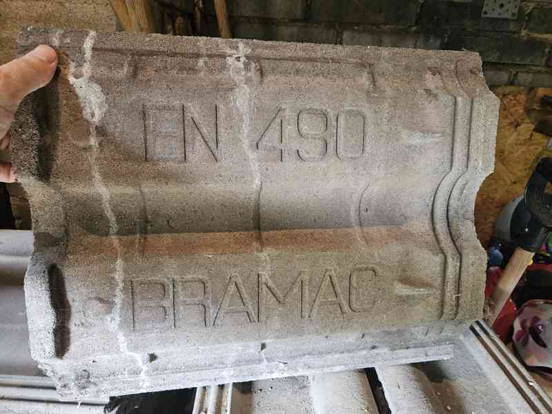 Bramac EN 490 tašky 150+30 ks - bazar - Hyperinzerce.cz