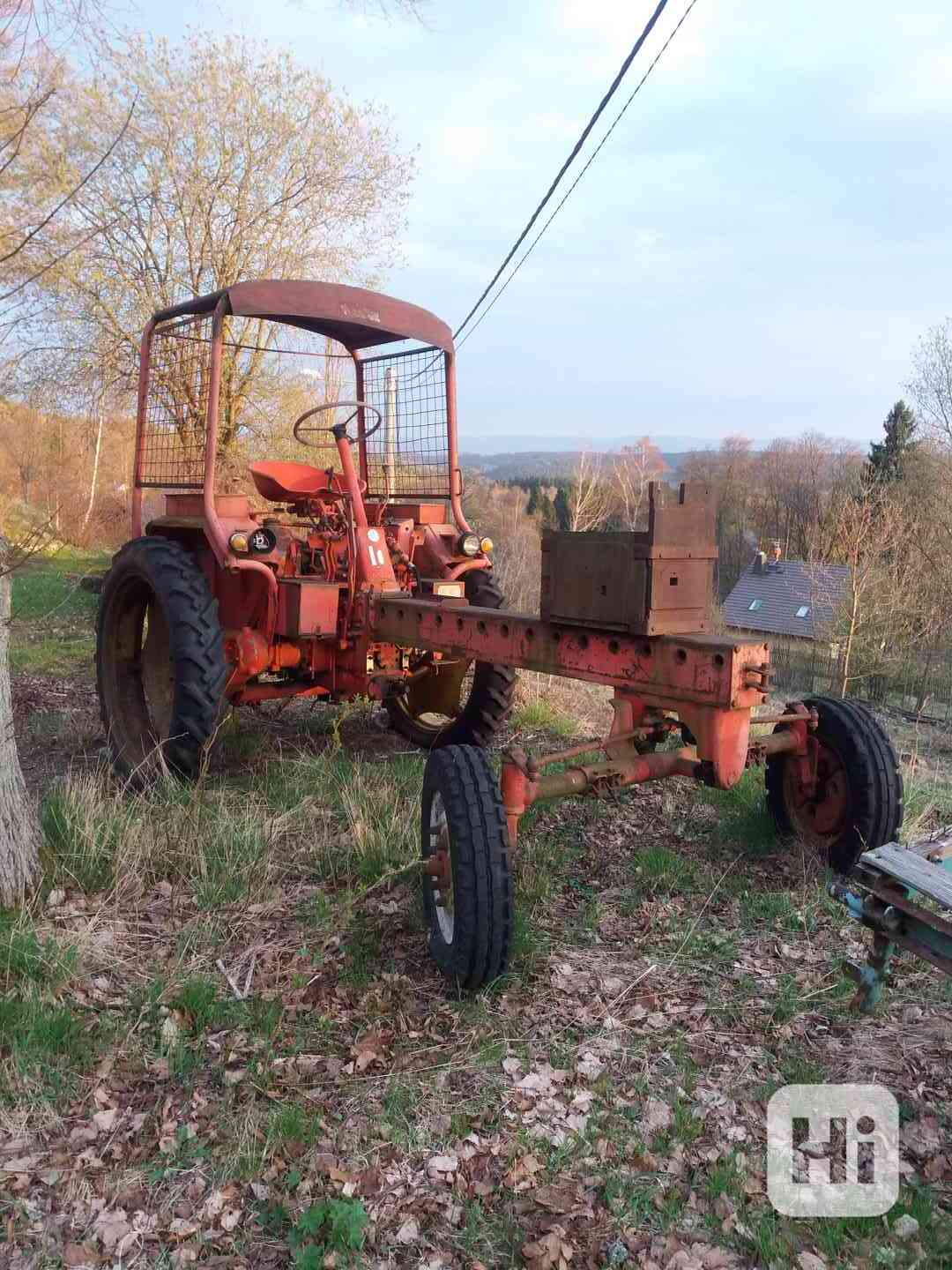 Traktor RS09 čtyř válec - bazar - Hyperinzerce.cz