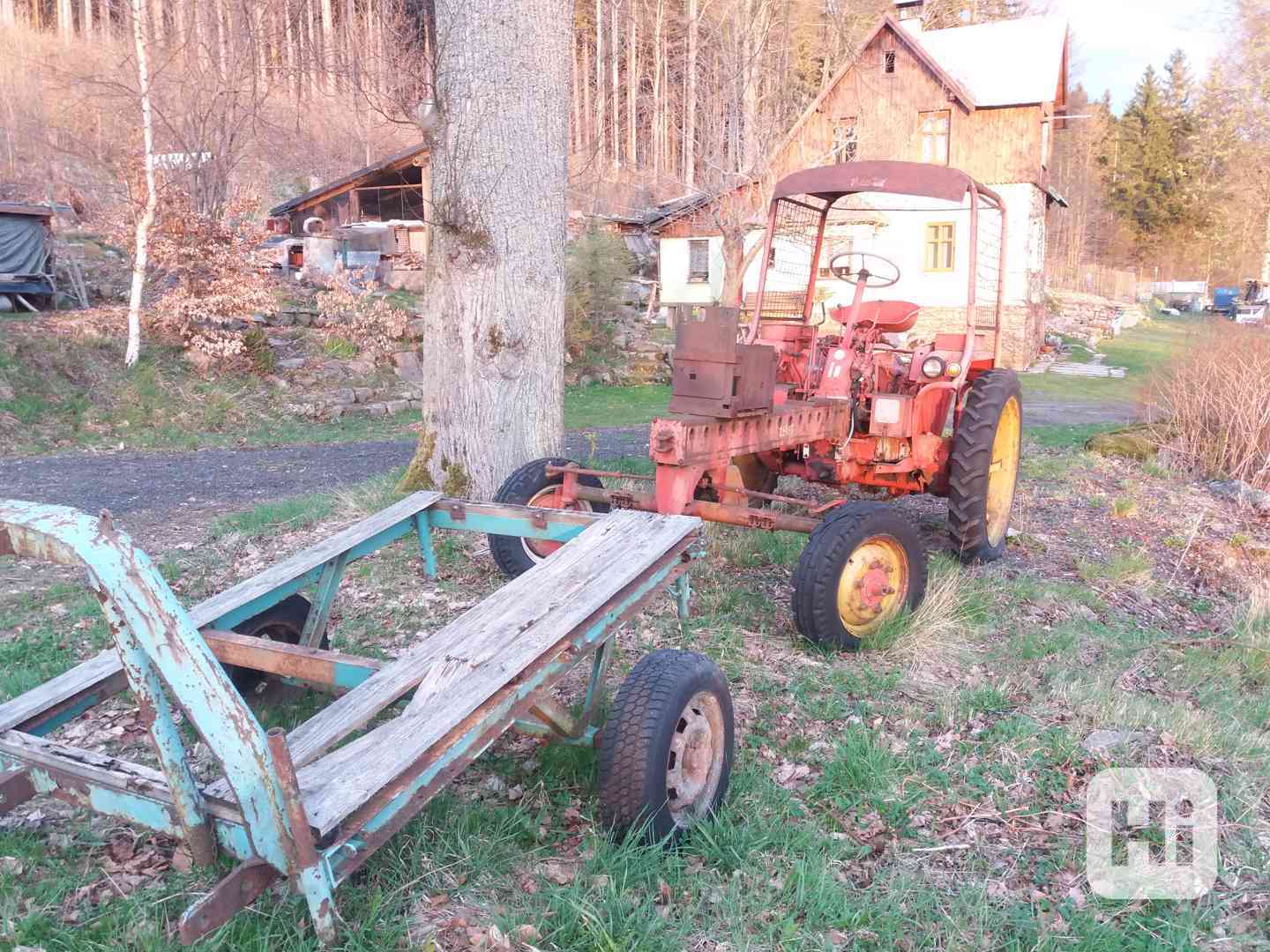 Traktor RS09 čtyř válec - bazar - Hyperinzerce.cz